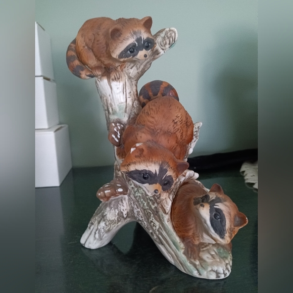 Homco | Art | Homecoming 246 Raccoon Tree Figurine Masterpiece | Poshmark